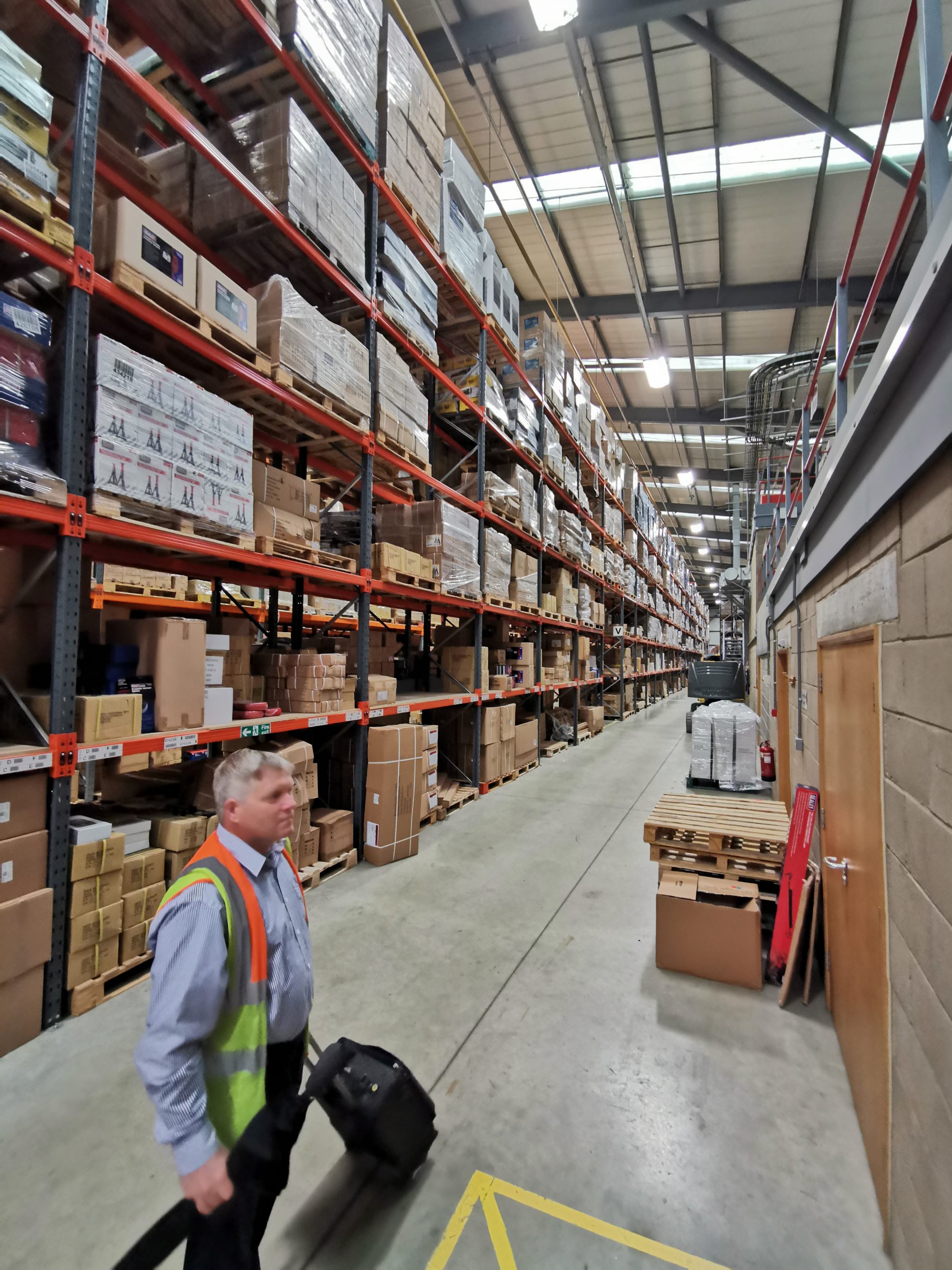 Customer Show - professional automotive equipment and tools